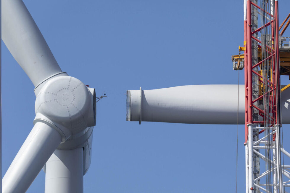 Enbridge installs first of 71 wind turbines offshore of Dieppe, France ...